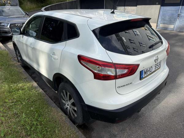 White Nissan Qashqai 2015 in Vilnius, with an engine capacity of 1.20 L and mileage of 200 thousand km for 3900 €, photo 5 on AUTOMOTO.COM.LV