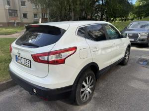 White Nissan Qashqai 2015 in Vilnius, with an engine capacity of 1.20 L and mileage of 200 thousand km for 3900 €, photo 7 on AUTOMOTO.COM.LV