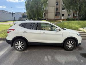 White Nissan Qashqai 2015 in Vilnius, with an engine capacity of 1.20 L and mileage of 200 thousand km for 3900 €, photo 8 on AUTOMOTO.COM.LV