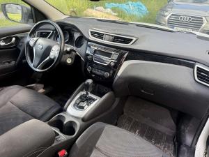 White Nissan Qashqai 2015 in Vilnius, with an engine capacity of 1.20 L and mileage of 200 thousand km for 3900 €, photo 10 on AUTOMOTO.COM.LV