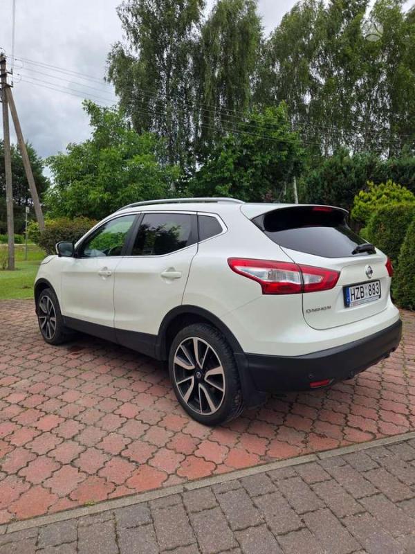 White Nissan Qashqai 2015 in Vilnius, with an engine capacity of 1.20 L and mileage of 190 thousand km for 7900 €, photo 6 on AUTOMOTO.COM.LV