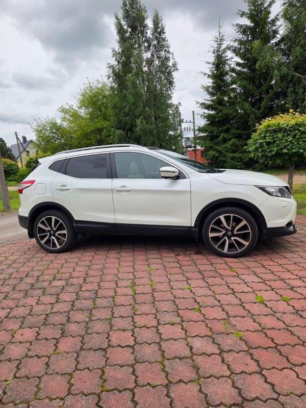 White Nissan Qashqai 2015 in Vilnius, with an engine capacity of 1.20 L and mileage of 190 thousand km for 7900 €, photo 7 on AUTOMOTO.COM.LV