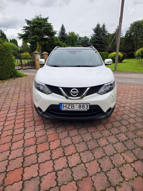White Nissan Qashqai 2015 in Vilnius, with an engine capacity of 1.20 L and mileage of 190 thousand km for 7900 €, photo 9 on AUTOMOTO.COM.LV