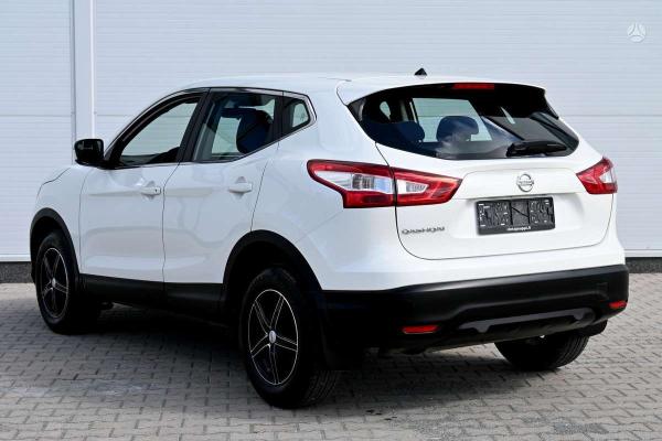 White Nissan Qashqai 2015 in Kretinga, with an engine capacity of 1.20 L and mileage of 138 thousand km for 7499 €, photo 6 on AUTOMOTO.COM.LV