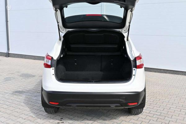 White Nissan Qashqai 2015 in Kretinga, with an engine capacity of 1.20 L and mileage of 138 thousand km for 7499 €, photo 9 on AUTOMOTO.COM.LV