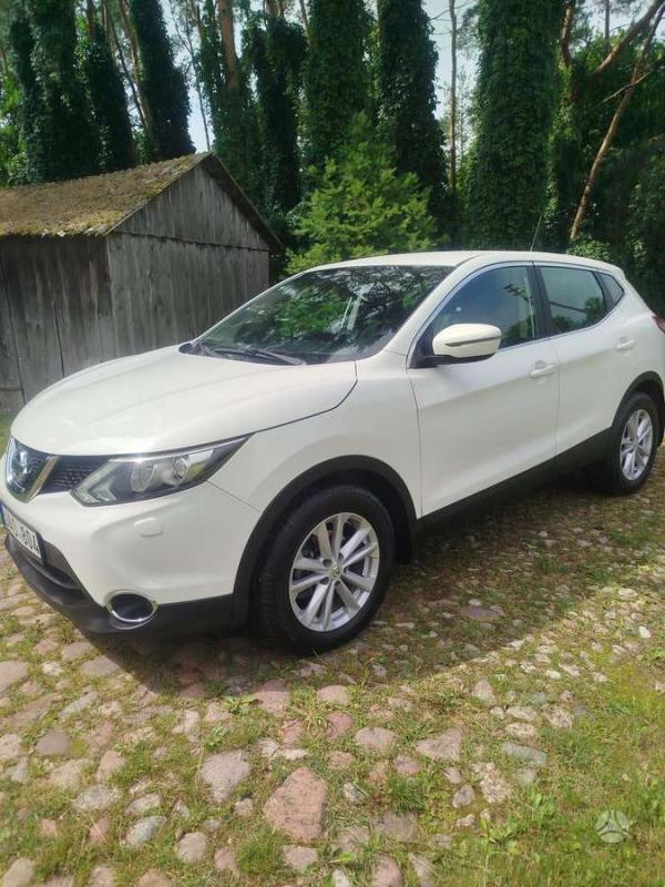 White Nissan Qashqai 2015 in Prienai, with an engine capacity of 1.60 L and mileage of 164 thousand km for 7700 €, photo 1 on AUTOMOTO.COM.LV