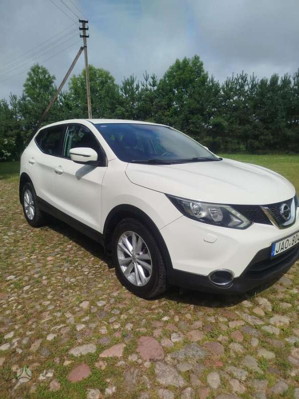 White Nissan Qashqai 2015 in Prienai, with an engine capacity of 1.60 L and mileage of 164 thousand km for 7700 €, photo 2 on AUTOMOTO.COM.LV