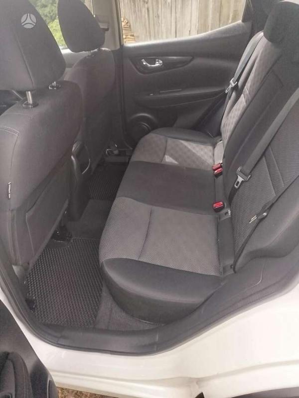White Nissan Qashqai 2015 in Prienai, with an engine capacity of 1.60 L and mileage of 164 thousand km for 7700 €, photo 9 on AUTOMOTO.COM.LV