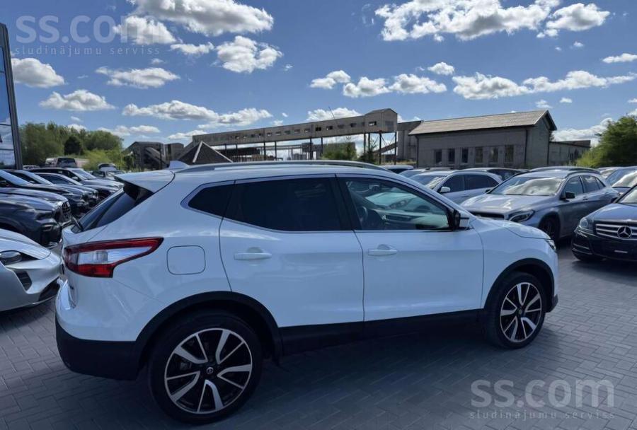 Balts Nissan Qashqai 2015 Telšiai, ar dzinēja tilpumu 1.50 L un nobraukumu 231 tūkst. km par 7690 €, foto 10 vietnē AUTOMOTO.COM.LV