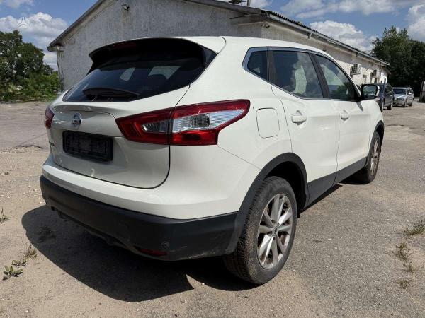 Balts Nissan Qashqai 2015 Šauļi, ar dzinēja tilpumu 1.20 L un nobraukumu 108 tūkst. km par 4900 €, foto 4 vietnē AUTOMOTO.COM.LV