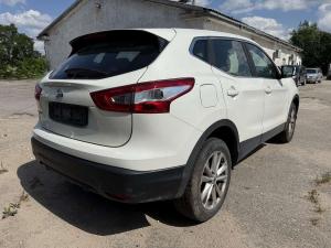 White Nissan Qashqai 2015 in Siauliai, with an engine capacity of 1.20 L and mileage of 108 thousand km for 4900 €, photo 5 on AUTOMOTO.COM.LV