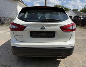 White Nissan Qashqai 2015 in Siauliai, with an engine capacity of 1.20 L and mileage of 108 thousand km for 4900 €, photo 6 on AUTOMOTO.COM.LV