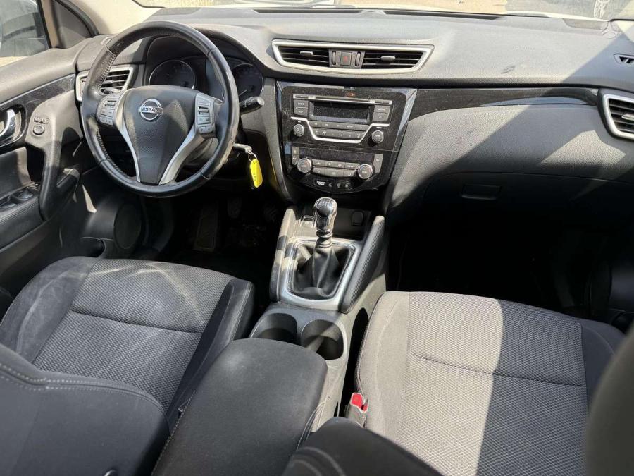 White Nissan Qashqai 2015 in Siauliai, with an engine capacity of 1.20 L and mileage of 108 thousand km for 4900 €, photo 9 on AUTOMOTO.COM.LV