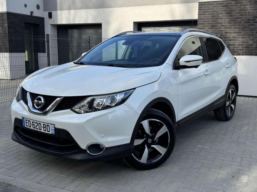 White Nissan Qashqai 2015 in Kaunas, with an engine capacity of 1.46 L and mileage of 180 thousand km for 7999 €, photo 6 on AUTOMOTO.COM.LV