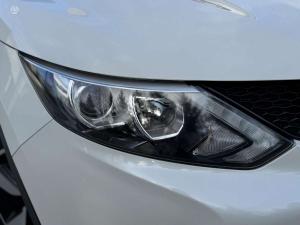 White Nissan Qashqai 2015 in Kaunas, with an engine capacity of 1.46 L and mileage of 180 thousand km for 7999 €, photo 9 on AUTOMOTO.COM.LV