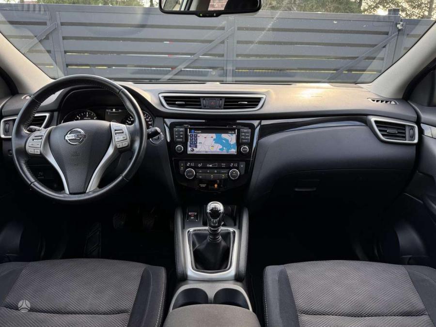 White Nissan Qashqai 2015 in Kaunas, with an engine capacity of 1.46 L and mileage of 180 thousand km for 7999 €, photo 11 on AUTOMOTO.COM.LV