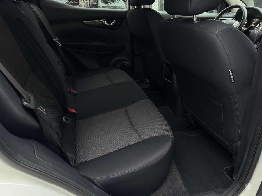 White Nissan Qashqai 2015 in Kaunas, with an engine capacity of 1.46 L and mileage of 180 thousand km for 7999 €, photo 12 on AUTOMOTO.COM.LV