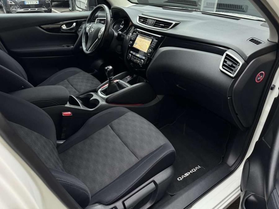 White Nissan Qashqai 2015 in Kaunas, with an engine capacity of 1.46 L and mileage of 180 thousand km for 7999 €, photo 13 on AUTOMOTO.COM.LV