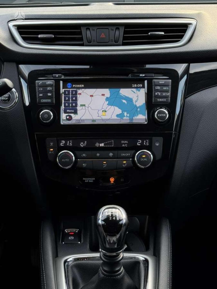 White Nissan Qashqai 2015 in Kaunas, with an engine capacity of 1.46 L and mileage of 180 thousand km for 7999 €, photo 15 on AUTOMOTO.COM.LV