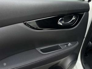 White Nissan Qashqai 2015 in Kaunas, with an engine capacity of 1.46 L and mileage of 180 thousand km for 7999 €, photo 17 on AUTOMOTO.COM.LV