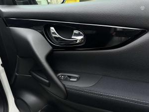 White Nissan Qashqai 2015 in Kaunas, with an engine capacity of 1.46 L and mileage of 180 thousand km for 7999 €, photo 18 on AUTOMOTO.COM.LV