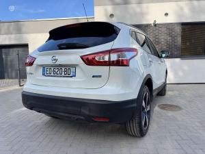 White Nissan Qashqai 2015 in Kaunas, with an engine capacity of 1.46 L and mileage of 180 thousand km for 7999 €, photo 23 on AUTOMOTO.COM.LV