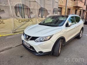 White Nissan Qashqai 2015 in Riga, with an engine capacity of 1.60 L and mileage of 172 thousand km for 6300 €, photo  on AUTOMOTO.COM.LV