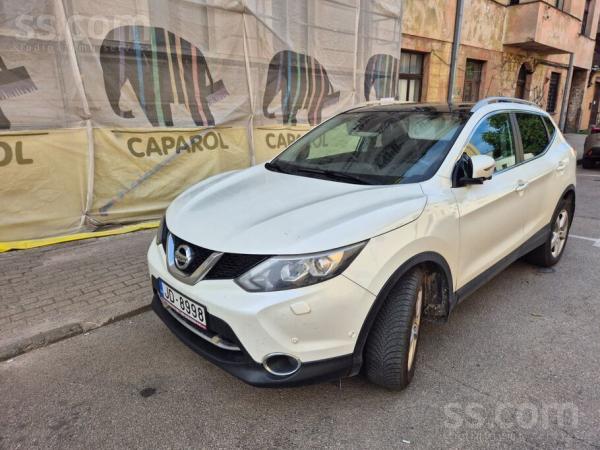 Белый Ниссан Кашкай 2015 в Рига, объемом двигателя 1.60 л и пробегом 172 тыс. км за 6300 €, фото 1 на AUTOMOTO.COM.LV