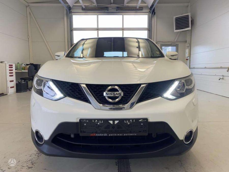 White Nissan Qashqai 2015 in Radviliskis, with an engine capacity of 1.46 L and mileage of 237 thousand km for 7650 €, photo 6 on AUTOMOTO.COM.LV