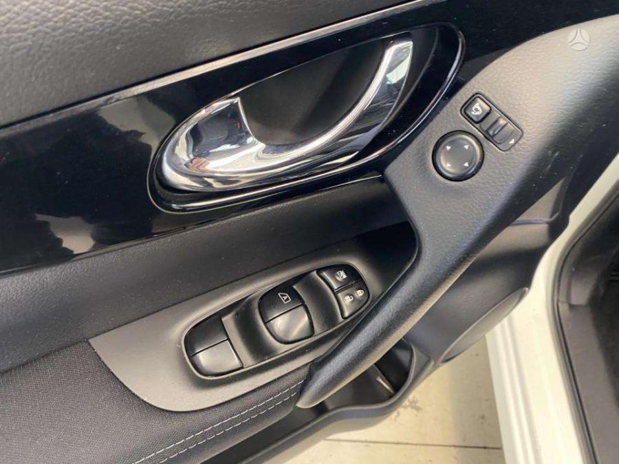 White Nissan Qashqai 2015 in Radviliskis, with an engine capacity of 1.46 L and mileage of 237 thousand km for 7650 €, photo 13 on AUTOMOTO.COM.LV