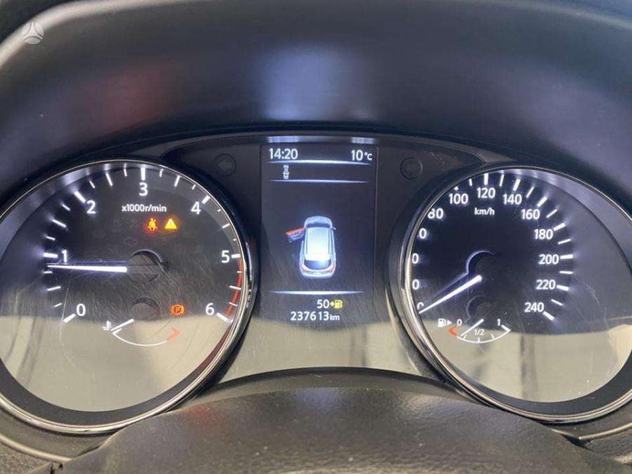 White Nissan Qashqai 2015 in Radviliskis, with an engine capacity of 1.46 L and mileage of 237 thousand km for 7650 €, photo 17 on AUTOMOTO.COM.LV