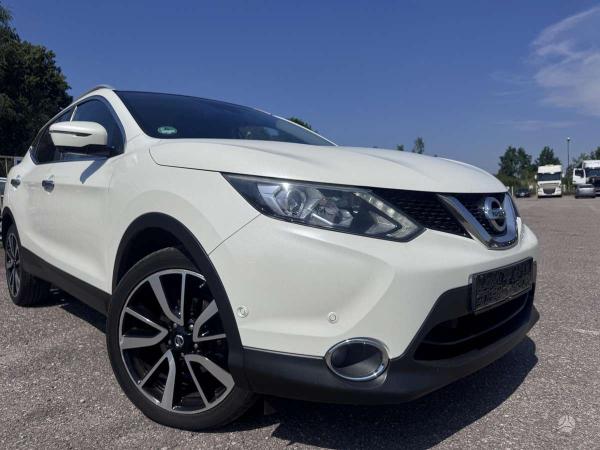 White Nissan Qashqai 2015 in Alytus, with an engine capacity of 1.46 L and mileage of 239 thousand km for 9200 €, photo 1 on AUTOMOTO.COM.LV