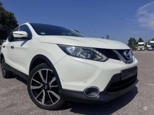 Balts Nissan Qashqai 2015 Alīta, ar dzinēja tilpumu 1.46 L un nobraukumu 239 tūkst. km par 9200 €, foto  vietnē AUTOMOTO.COM.LV
