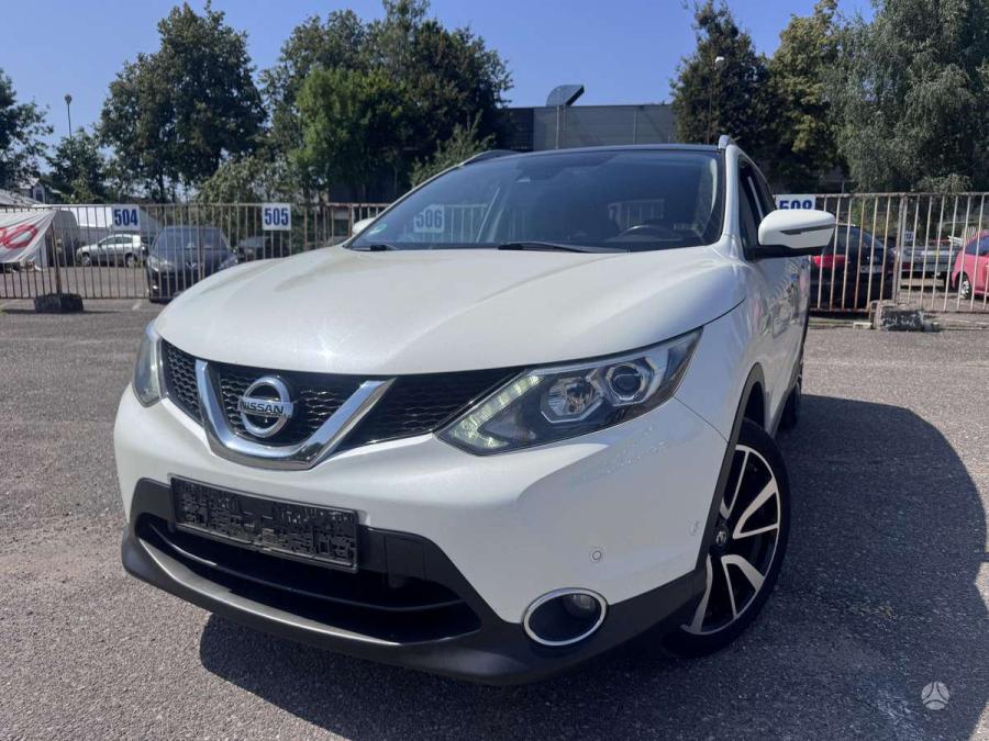 White Nissan Qashqai 2015 in Alytus, with an engine capacity of 1.46 L and mileage of 239 thousand km for 9200 €, photo 3 on AUTOMOTO.COM.LV