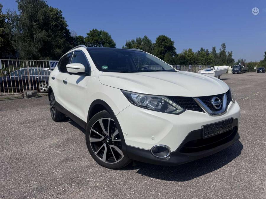 White Nissan Qashqai 2015 in Alytus, with an engine capacity of 1.46 L and mileage of 239 thousand km for 9200 €, photo 4 on AUTOMOTO.COM.LV