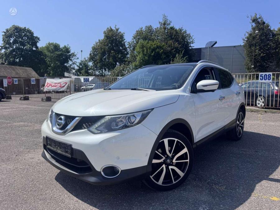 White Nissan Qashqai 2015 in Alytus, with an engine capacity of 1.46 L and mileage of 239 thousand km for 9200 €, photo 5 on AUTOMOTO.COM.LV