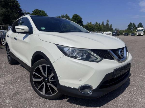 White Nissan Qashqai 2015 in Alytus, with an engine capacity of 1.46 L and mileage of 239 thousand km for 9200 €, photo 5 on AUTOMOTO.COM.LV
