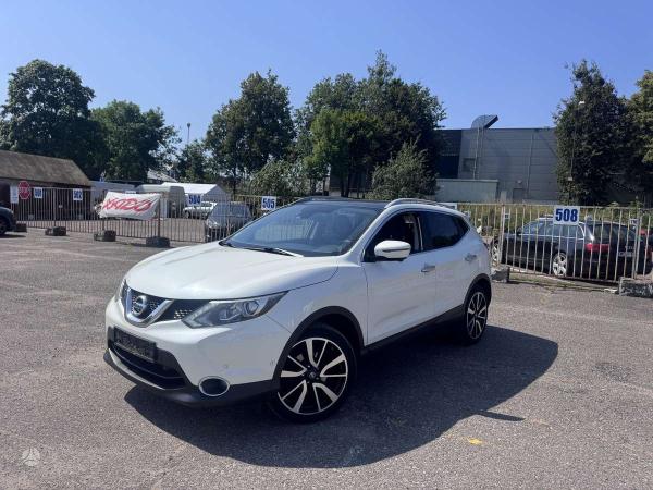 White Nissan Qashqai 2015 in Alytus, with an engine capacity of 1.46 L and mileage of 239 thousand km for 9200 €, photo 6 on AUTOMOTO.COM.LV