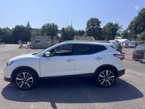 White Nissan Qashqai 2015 in Alytus, with an engine capacity of 1.46 L and mileage of 239 thousand km for 9200 €, photo 8 on AUTOMOTO.COM.LV