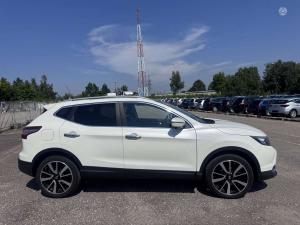 White Nissan Qashqai 2015 in Alytus, with an engine capacity of 1.46 L and mileage of 239 thousand km for 9200 €, photo 9 on AUTOMOTO.COM.LV