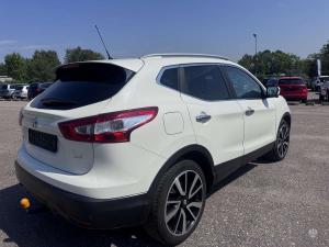 White Nissan Qashqai 2015 in Alytus, with an engine capacity of 1.46 L and mileage of 239 thousand km for 9200 €, photo 11 on AUTOMOTO.COM.LV