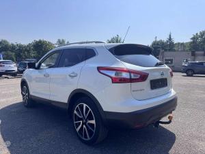 White Nissan Qashqai 2015 in Alytus, with an engine capacity of 1.46 L and mileage of 239 thousand km for 9200 €, photo 12 on AUTOMOTO.COM.LV