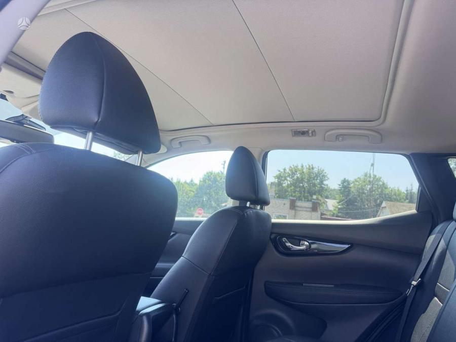 White Nissan Qashqai 2015 in Alytus, with an engine capacity of 1.46 L and mileage of 239 thousand km for 9200 €, photo 17 on AUTOMOTO.COM.LV