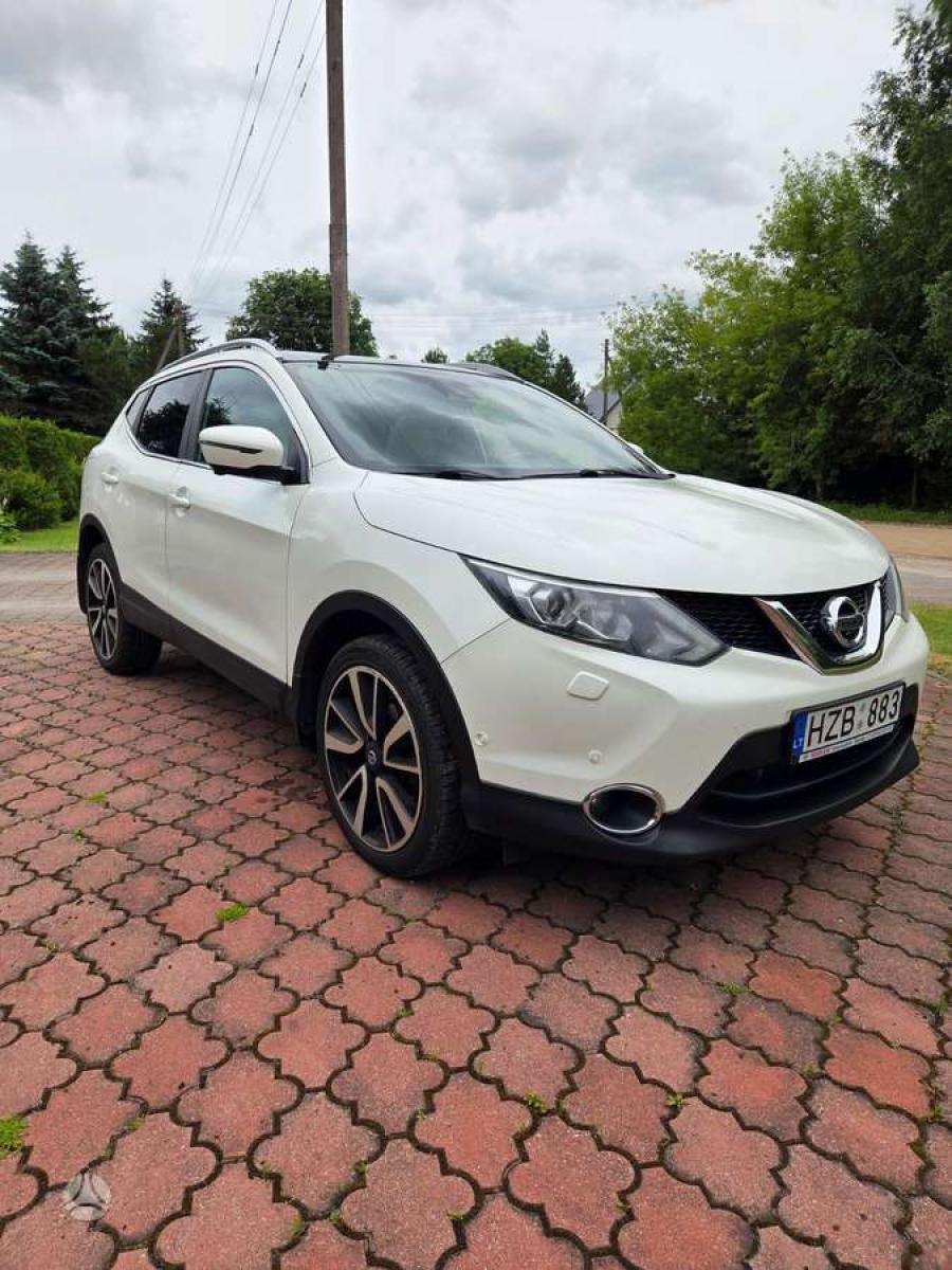 White Nissan Qashqai 2015 in Vilnius, with an engine capacity of 1.20 L and mileage of 194 thousand km for 7300 €, photo 1 on AUTOMOTO.COM.LV