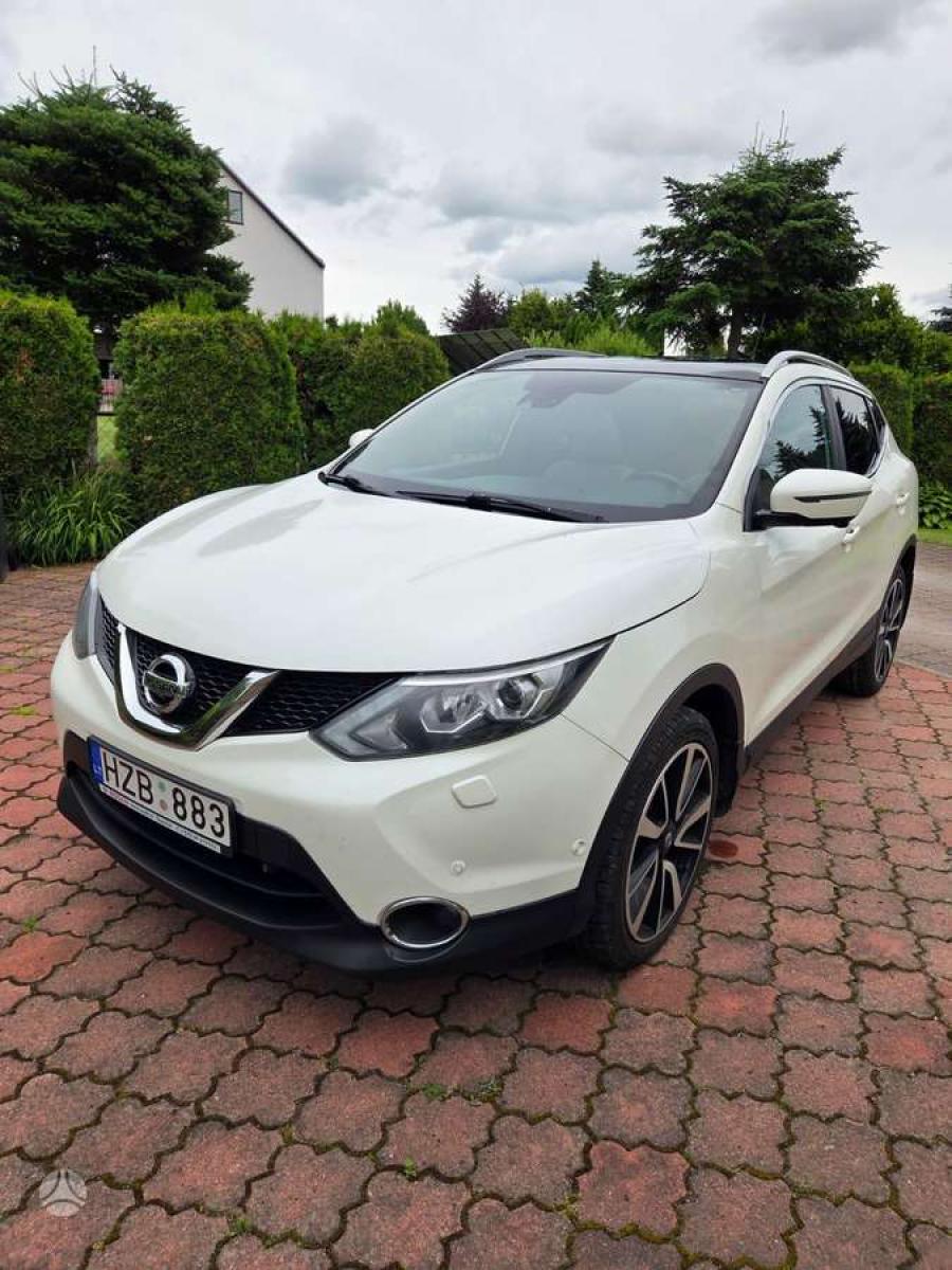 White Nissan Qashqai 2015 in Vilnius, with an engine capacity of 1.20 L and mileage of 194 thousand km for 7300 €, photo 3 on AUTOMOTO.COM.LV