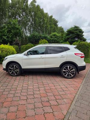 White Nissan Qashqai 2015 in Vilnius, with an engine capacity of 1.20 L and mileage of 194 thousand km for 7300 €, photo 4 on AUTOMOTO.COM.LV