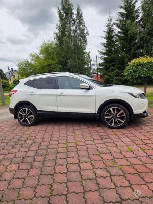 White Nissan Qashqai 2015 in Vilnius, with an engine capacity of 1.20 L and mileage of 194 thousand km for 7300 €, photo 5 on AUTOMOTO.COM.LV