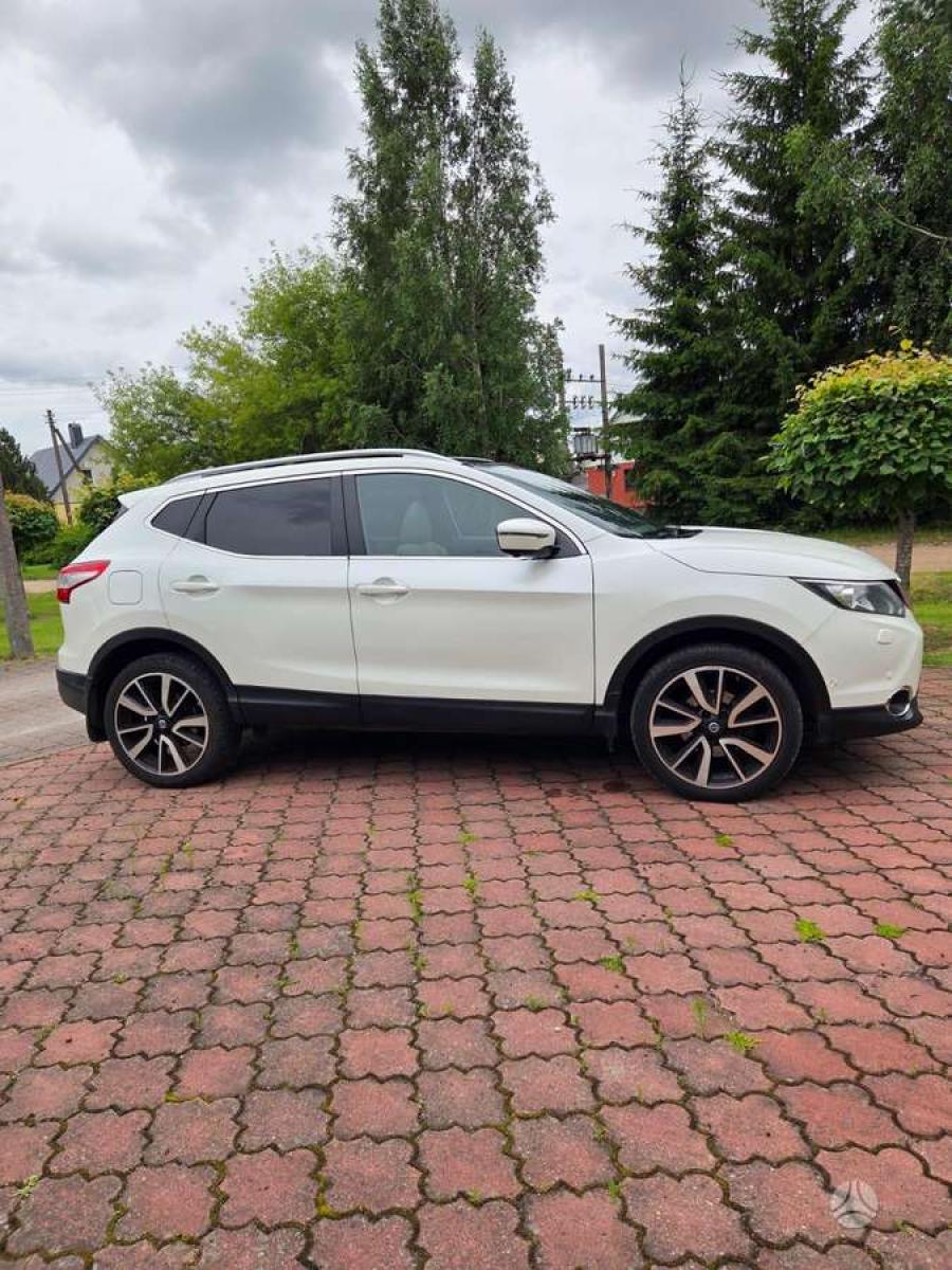 White Nissan Qashqai 2015 in Vilnius, with an engine capacity of 1.20 L and mileage of 194 thousand km for 7300 €, photo 5 on AUTOMOTO.COM.LV
