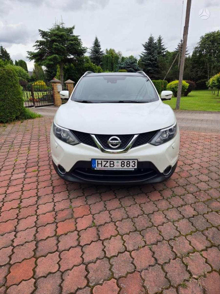 White Nissan Qashqai 2015 in Vilnius, with an engine capacity of 1.20 L and mileage of 194 thousand km for 7300 €, photo 6 on AUTOMOTO.COM.LV