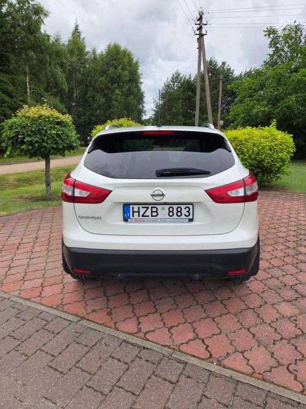 White Nissan Qashqai 2015 in Vilnius, with an engine capacity of 1.20 L and mileage of 194 thousand km for 7300 €, photo 6 on AUTOMOTO.COM.LV